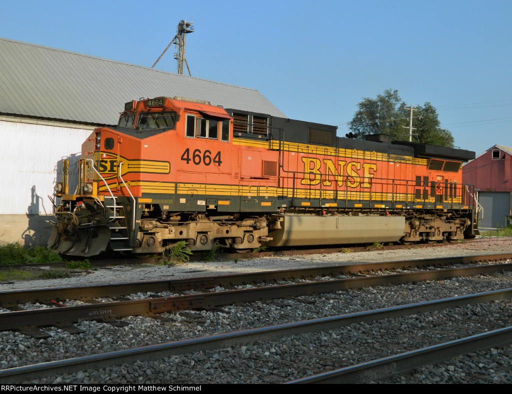 BNSF 4664